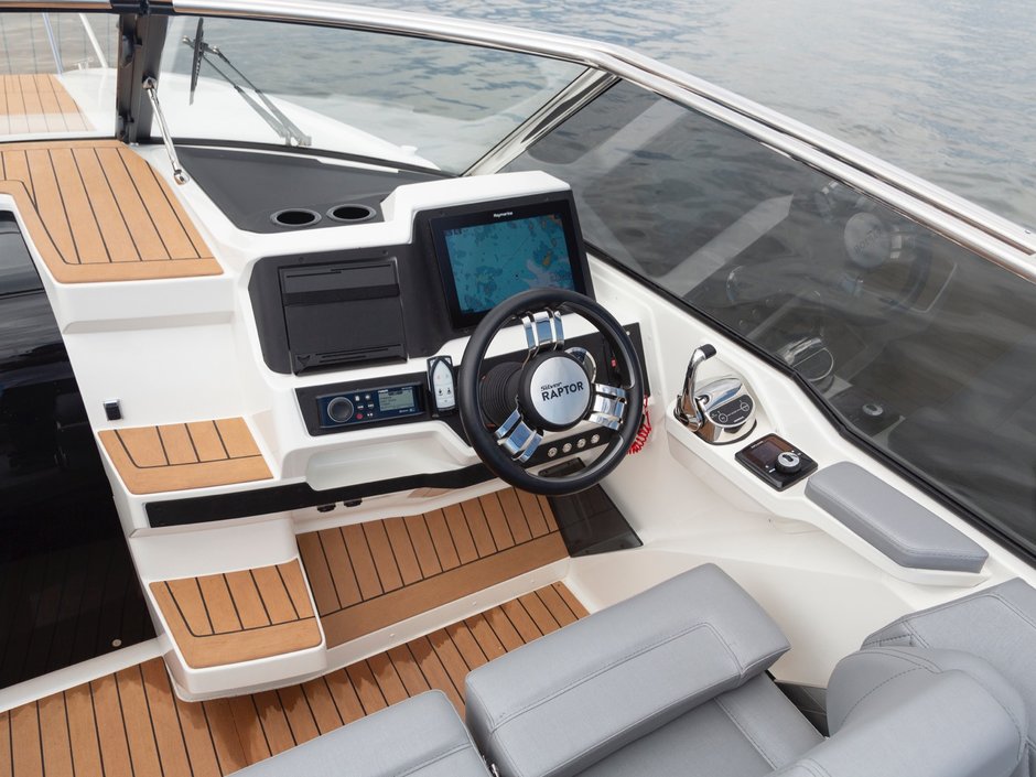 Silver Raptor DC - Fiberglass boats - Model range - Silver