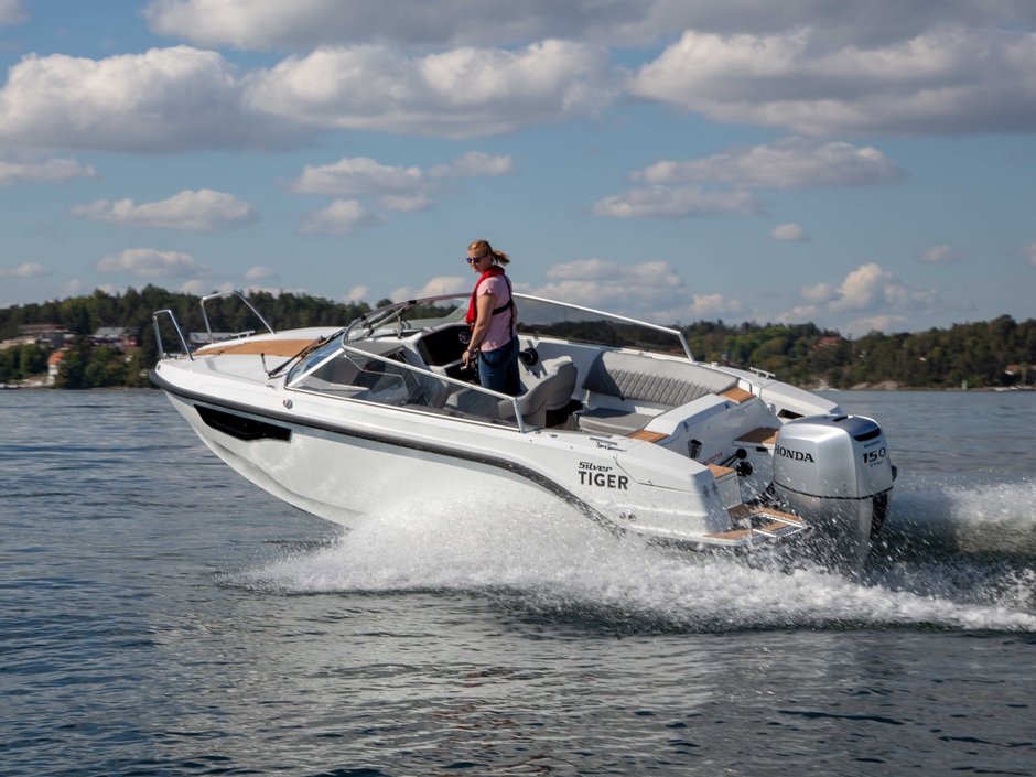 Silver Tiger DC - Fiberglass boats - Model range - Silver