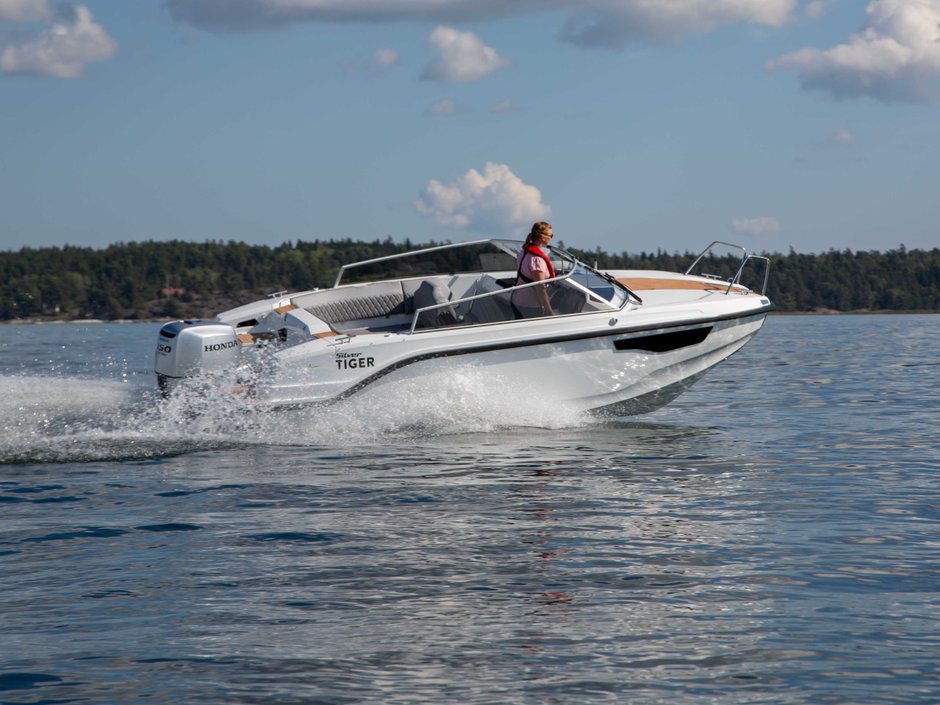 Silver Tiger DC - Fiberglass boats - Model range - Silver