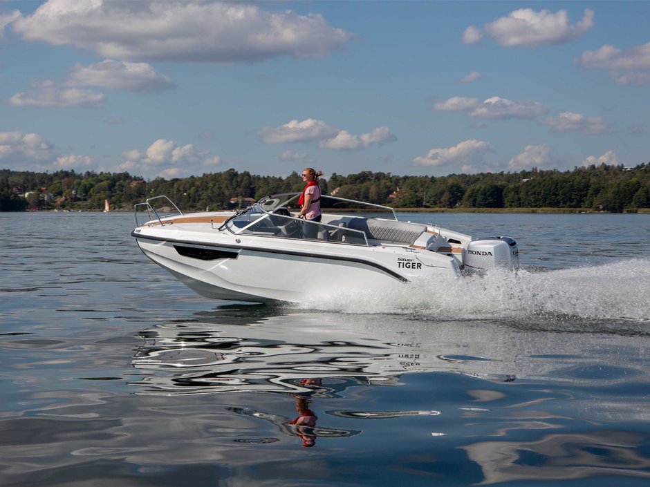 Silver Tiger DC - Fiberglass boats - Model range - Silver