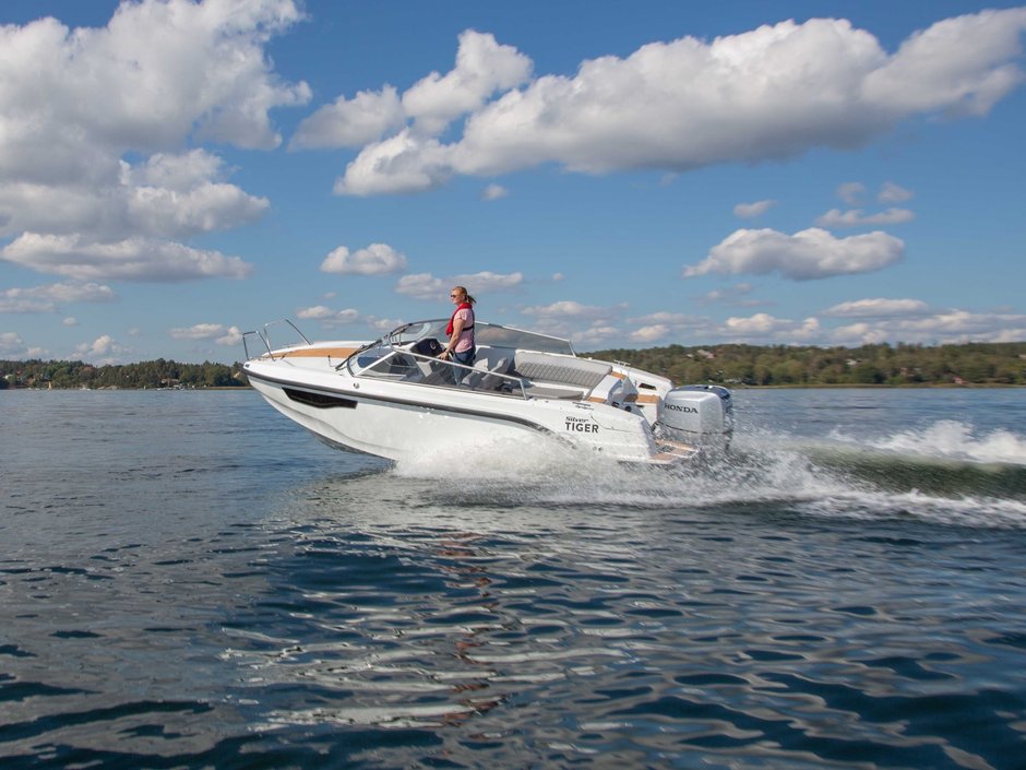 Silver Tiger DC - Fiberglass boats - Model range - Silver