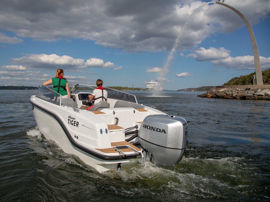 Silver Tiger DC - Fiberglass boats - Model range - Silver