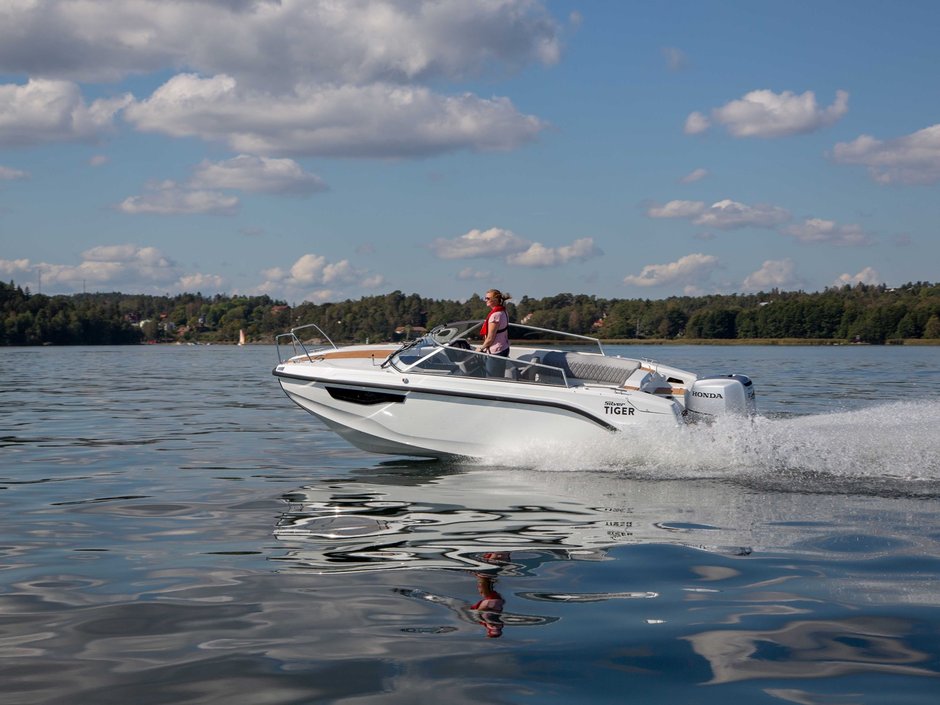 Silver Tiger DC - Fiberglass boats - Model range - Silver