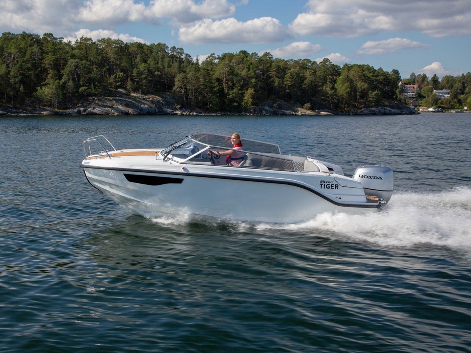 Silver Tiger DC - Fiberglass boats - Model range - Silver