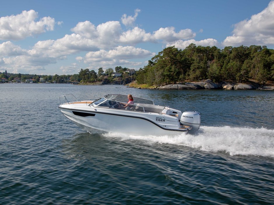 Silver Tiger DC - Fiberglass boats - Model range - Silver