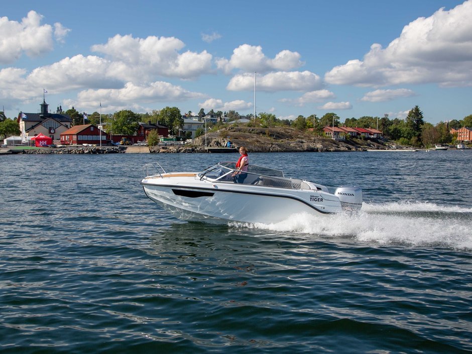 Silver Tiger DC - Fiberglass boats - Model range - Silver