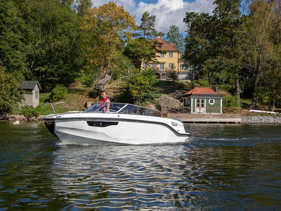 Silver Tiger DC - Fiberglass boats - Model range - Silver