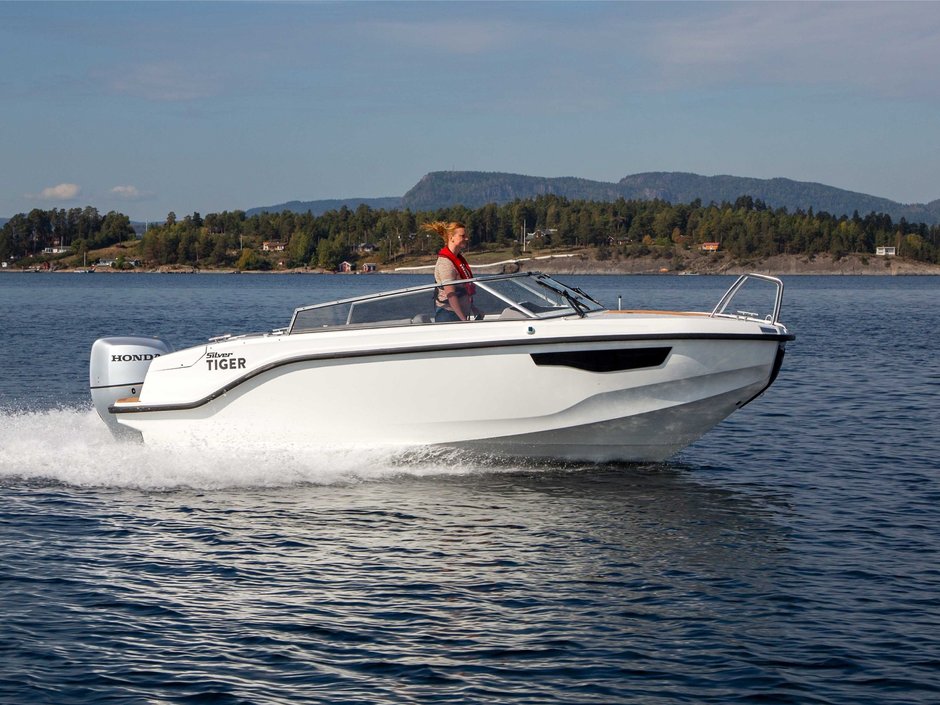 Silver Tiger DC - Fiberglass boats - Model range - Silver