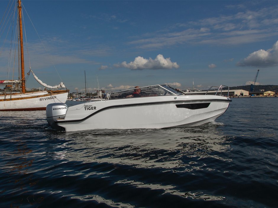 Silver Tiger DC - Glasfiberbåtar - Båtmodeller - Silver