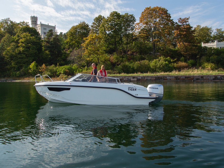 Silver Tiger DC - Glasfiberbåtar - Båtmodeller - Silver