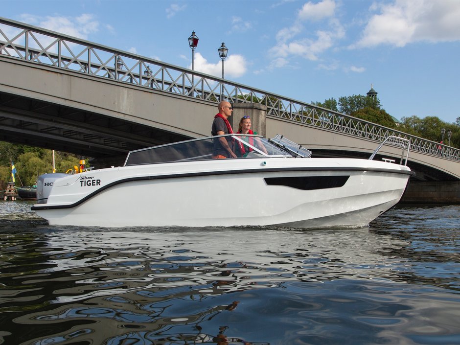 Silver Tiger DC - Glasfiberbåtar - Båtmodeller - Silver