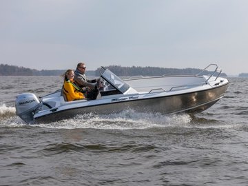 Silver Fox Avant - Sivupulpettivene suurella keulatilalla
