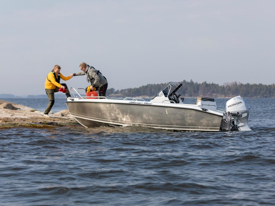 Silver Fox Avant - Sivupulpettivene suurella keulatilalla