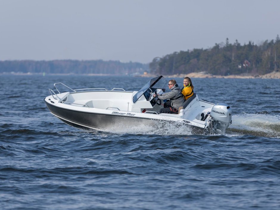 Silver Fox Avant - Sivupulpettivene suurella keulatilalla