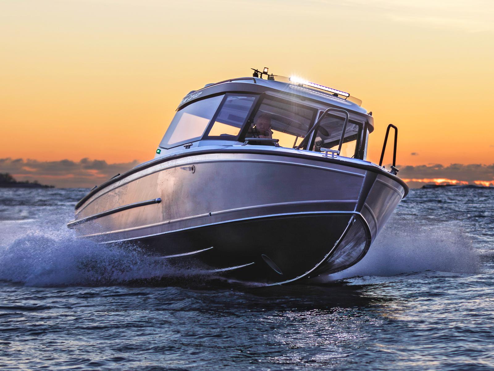 Silver Condor Cabin - Aluminium boats - Model range - Silver