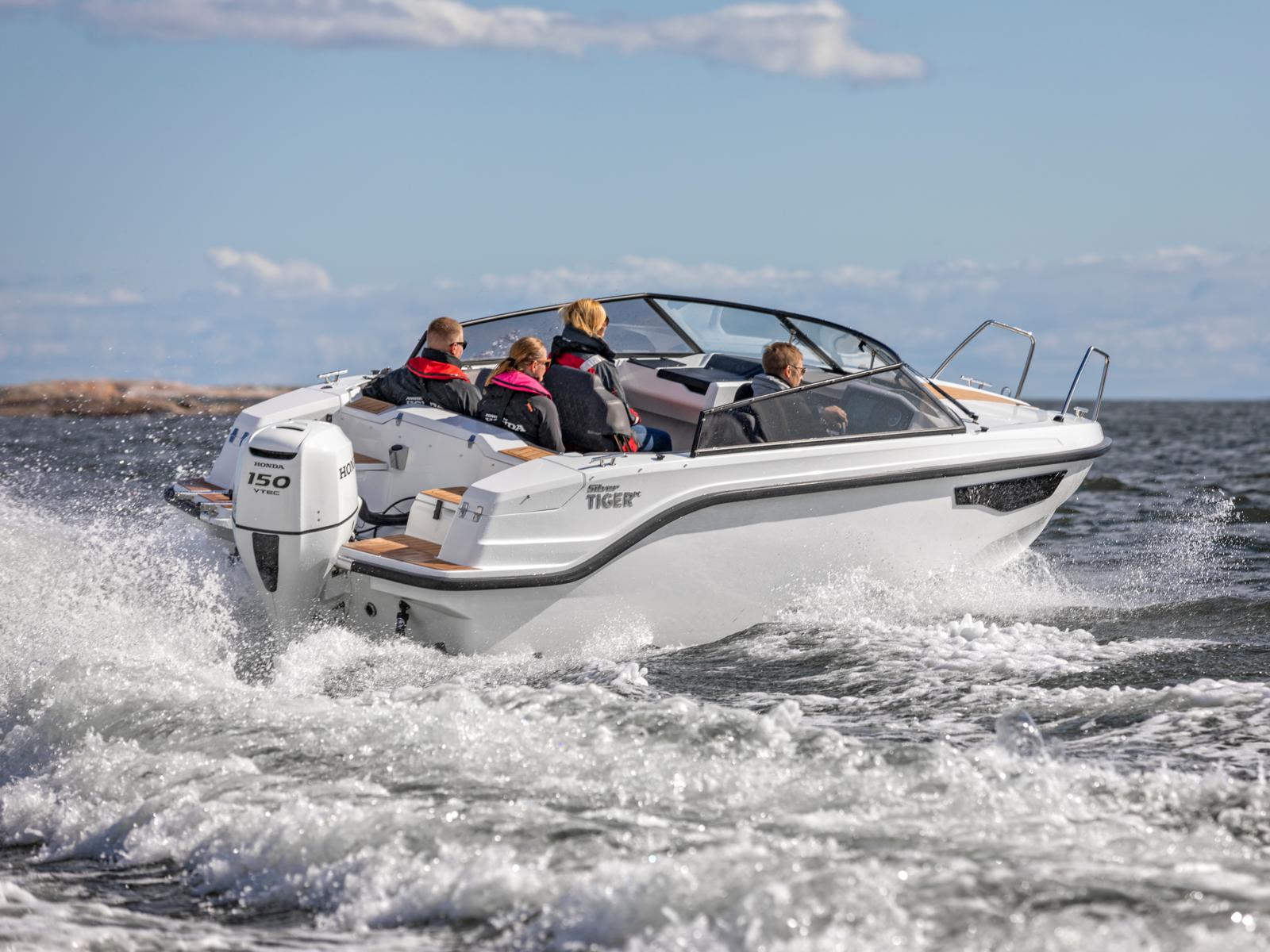 Silver Tiger DC - Fiberglass boats - Model range - Silver