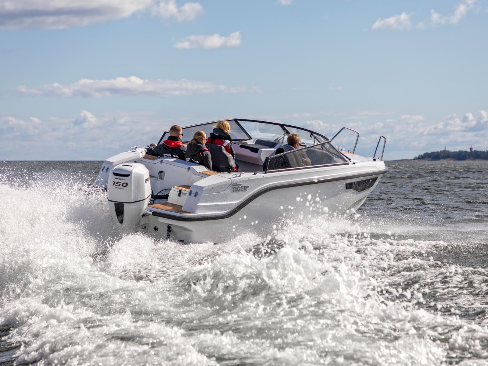 Silver Tiger DC - Fiberglass boats - Model range - Silver